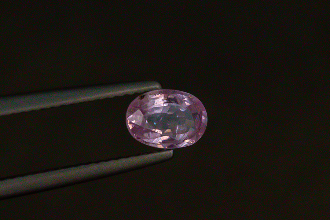 Pink Sapphire 0.95 ct 7x5x2.9 mm Oval Cut